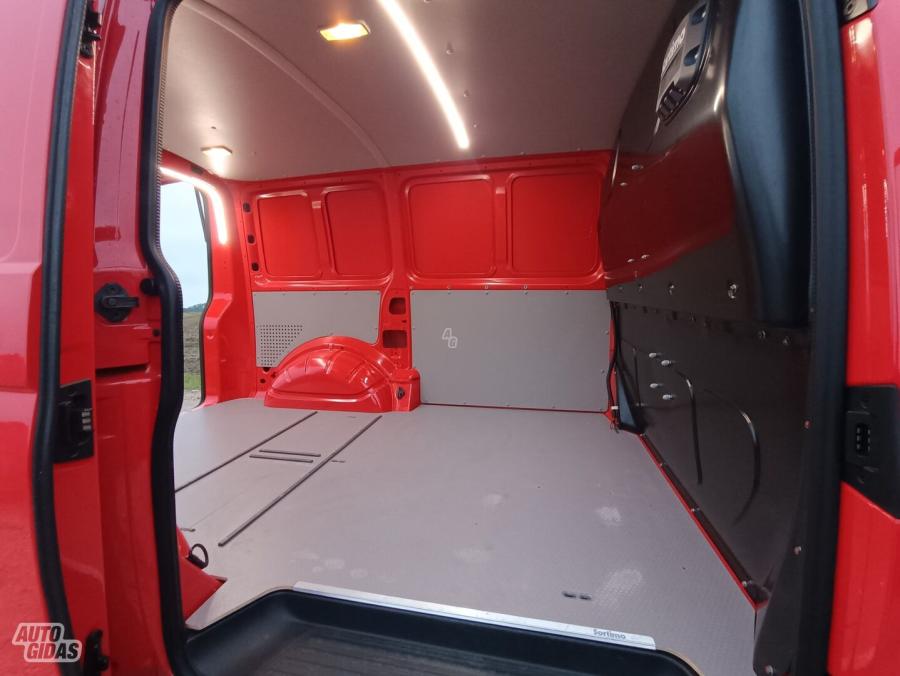 Red Volkswagen Transporter 2018 in Marijampole, with an engine capacity of 2.00 L and mileage of 98 thousand km for 11450 €, photo 10 on AUTOMOTO.COM.LV