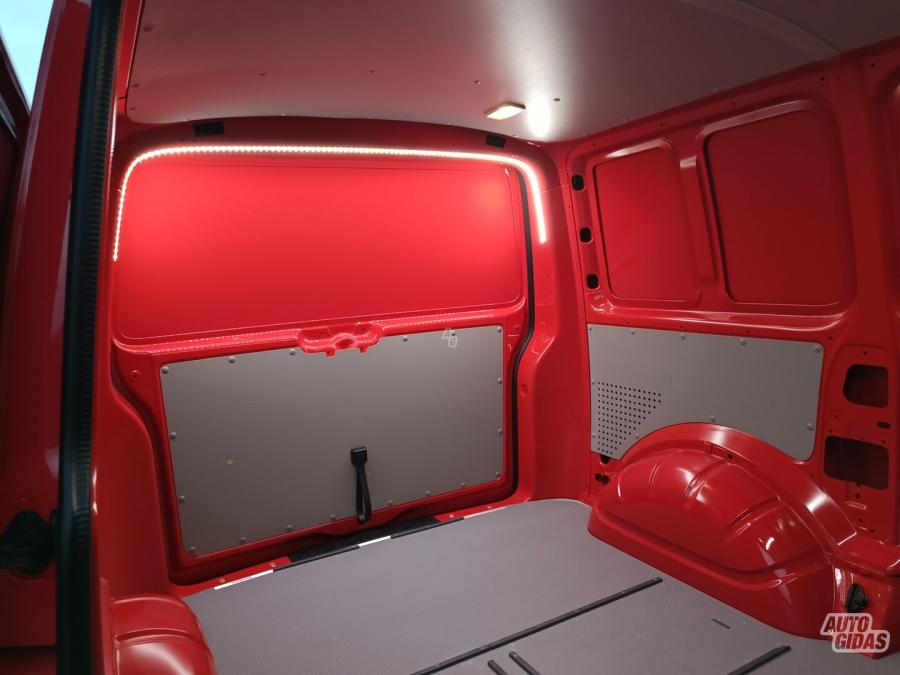 Red Volkswagen Transporter 2018 in Marijampole, with an engine capacity of 2.00 L and mileage of 98 thousand km for 11450 €, photo 12 on AUTOMOTO.COM.LV