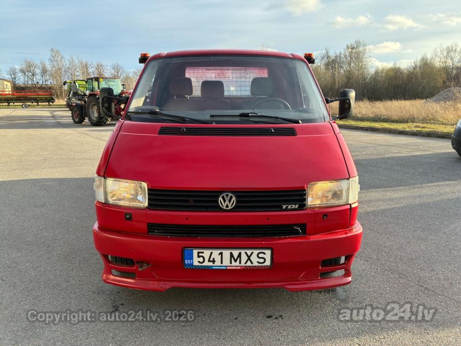 Red Volkswagen Transporter 1997 in Viljandi, with an engine capacity of 2.50 L and mileage of 494 thousand km for 1290 €, photo 3 on AUTOMOTO.COM.LV