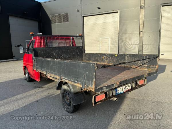 Sarkans Volkswagen Transporter 1997 Viljandi, ar dzinēja tilpumu 2.50 L un nobraukumu 494 tūkst. km par 1290 €, foto 5 vietnē AUTOMOTO.COM.LV