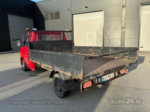 Red Volkswagen Transporter 1997 in Viljandi, with an engine capacity of 2.50 L and mileage of 494 thousand km for 1290 €, photo 6 on AUTOMOTO.COM.LV