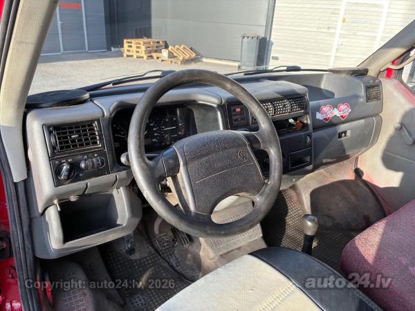 Sarkans Volkswagen Transporter 1997 Viljandi, ar dzinēja tilpumu 2.50 L un nobraukumu 494 tūkst. km par 1290 €, foto 8 vietnē AUTOMOTO.COM.LV