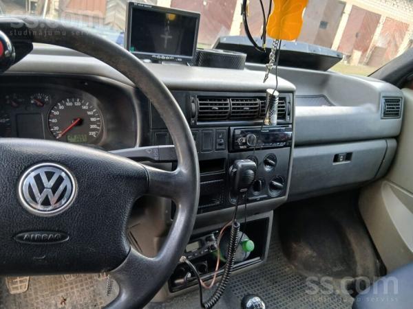 Red Volkswagen Transporter 2003 in Liepaja, with an engine capacity of 2.50 L and mileage of 285 thousand km for 5000 €, photo 6 on AUTOMOTO.COM.LV