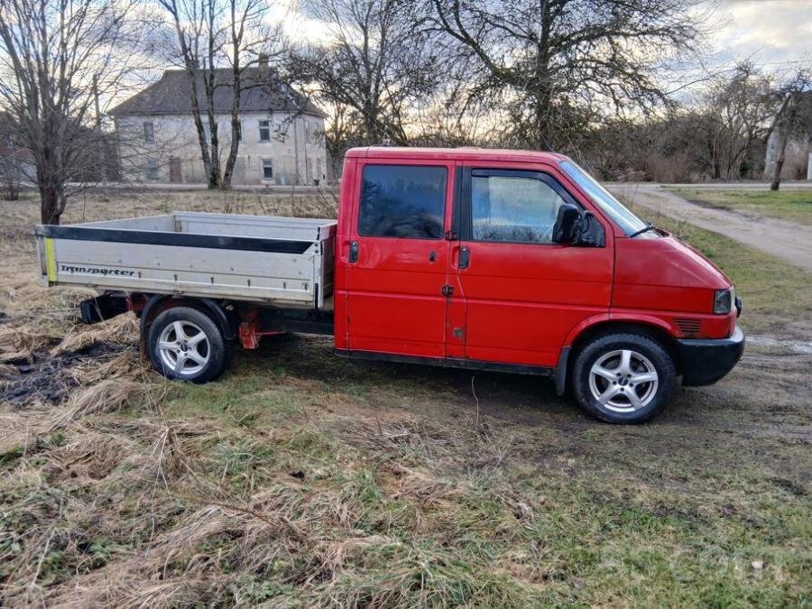 Sarkans Volkswagen Transporter 2003 Liepāja, ar dzinēja tilpumu 2.50 L un nobraukumu 290 tūkst. km par 3700 €, foto 5 vietnē AUTOMOTO.COM.LV