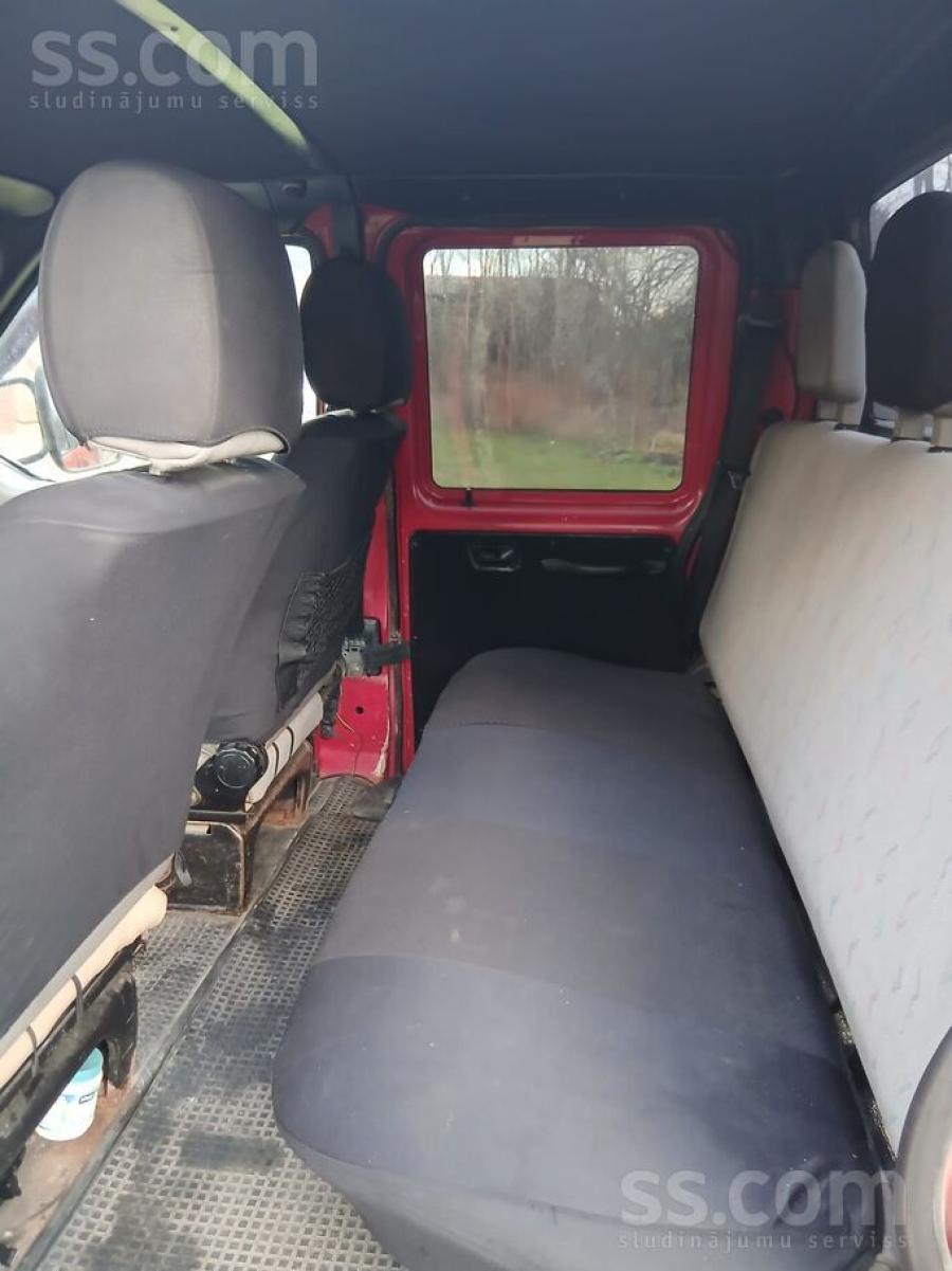 Sarkans Volkswagen Transporter 2003 Liepāja, ar dzinēja tilpumu 2.50 L un nobraukumu 290 tūkst. km par 3700 €, foto 9 vietnē AUTOMOTO.COM.LV