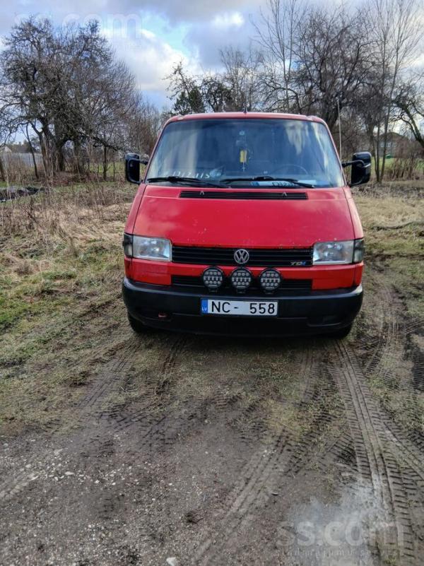 Red Volkswagen Transporter 2003 in Liepaja, with an engine capacity of 2.50 L and mileage of 290 thousand km for 3700 €, photo 9 on AUTOMOTO.COM.LV