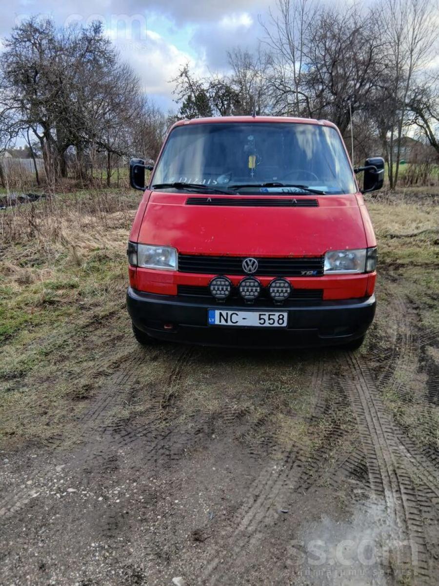 Sarkans Volkswagen Transporter 2003 Liepāja, ar dzinēja tilpumu 2.50 L un nobraukumu 290 tūkst. km par 3700 €, foto 10 vietnē AUTOMOTO.COM.LV