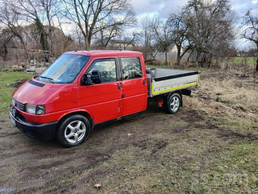 Sarkans Volkswagen Transporter 2003 Liepāja, ar dzinēja tilpumu 2.50 L un nobraukumu 290 tūkst. km par 3700 €, foto 11 vietnē AUTOMOTO.COM.LV