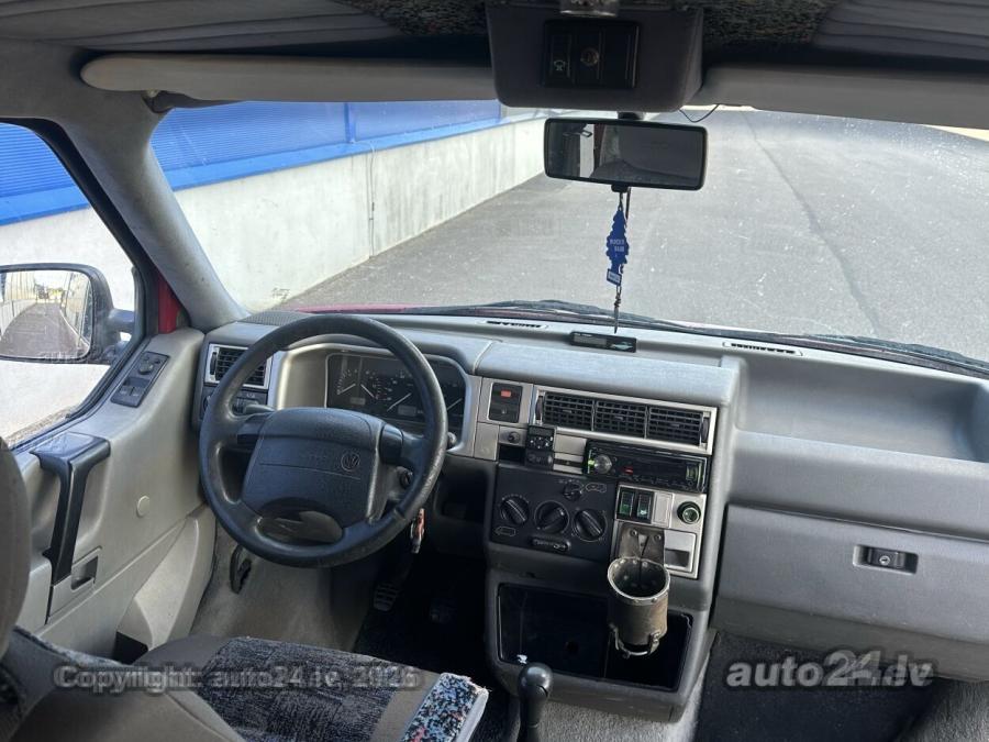 Sarkans Volkswagen Transporter 1997 Tallina, ar dzinēja tilpumu 2.50 L un nobraukumu 518 tūkst. km par 4500 €, foto 9 vietnē AUTOMOTO.COM.LV