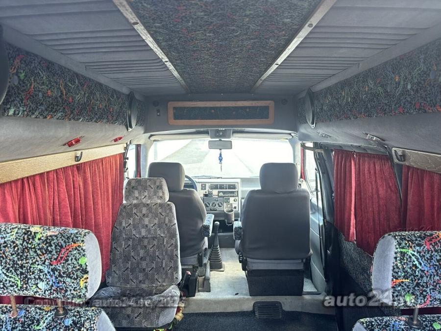 Sarkans Volkswagen Transporter 1997 Tallina, ar dzinēja tilpumu 2.50 L un nobraukumu 518 tūkst. km par 4500 €, foto 12 vietnē AUTOMOTO.COM.LV