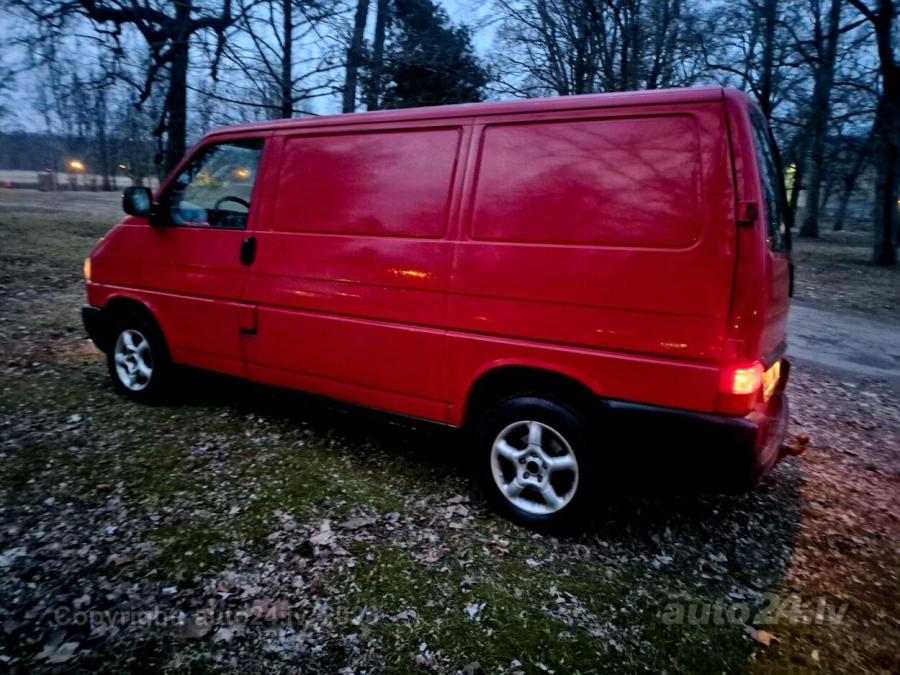 Red Volkswagen Transporter 2003 in Parnu, with an engine capacity of 2.50 L and mileage of 600 thousand km for 3800 €, photo 4 on AUTOMOTO.COM.LV