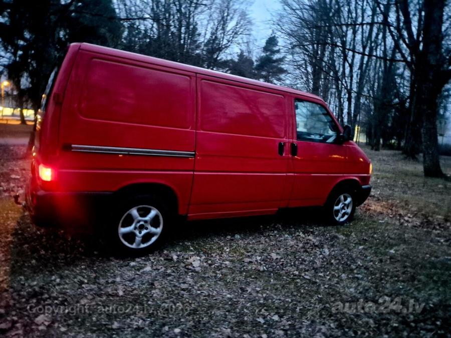 Red Volkswagen Transporter 2003 in Parnu, with an engine capacity of 2.50 L and mileage of 600 thousand km for 3800 €, photo 5 on AUTOMOTO.COM.LV