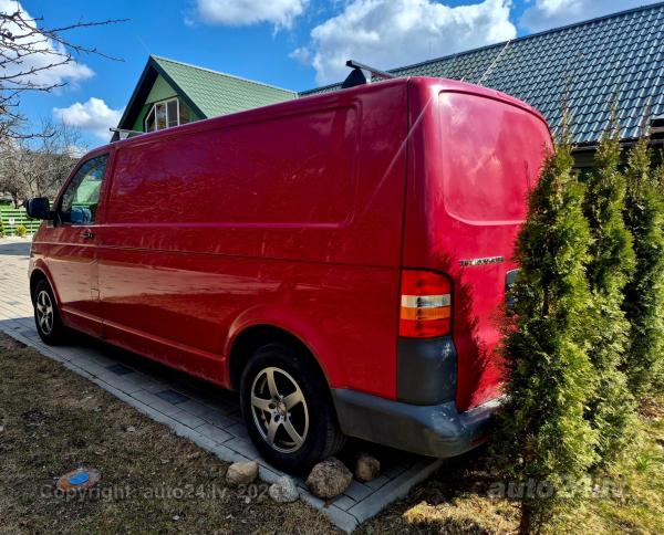 Sarkans Volkswagen Transporter 2005 Pērnava, ar dzinēja tilpumu 2.50 L un nobraukumu 320 tūkst. km par 5500 €, foto 1 vietnē AUTOMOTO.COM.LV