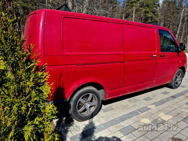 Sarkans Volkswagen Transporter 2005 Pērnava, ar dzinēja tilpumu 2.50 L un nobraukumu 320 tūkst. km par 5500 €, foto 2 vietnē AUTOMOTO.COM.LV