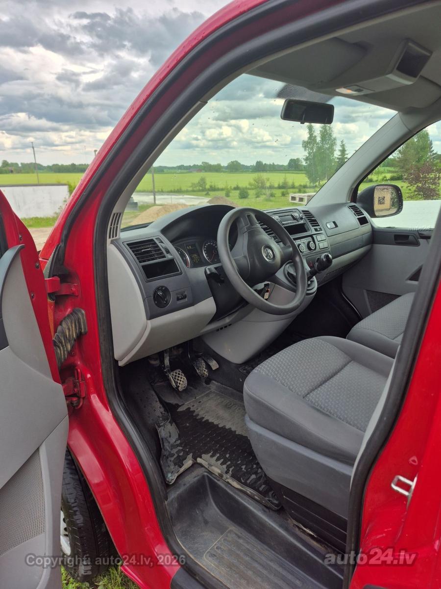 Sarkans Volkswagen Transporter 2014 Tallina, ar dzinēja tilpumu 2.00 L un nobraukumu 431 tūkst. km par 12700 €, foto 6 vietnē AUTOMOTO.COM.LV