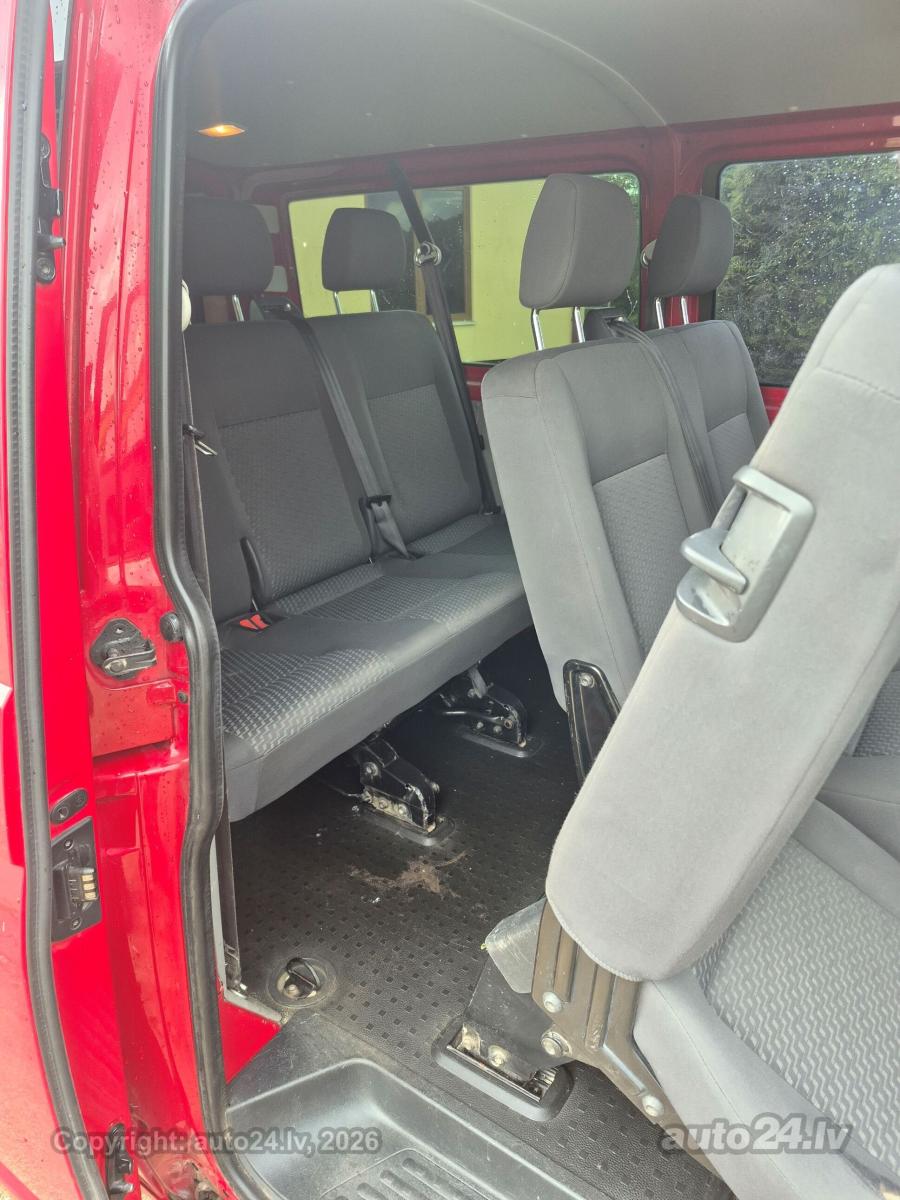 Sarkans Volkswagen Transporter 2014 Tallina, ar dzinēja tilpumu 2.00 L un nobraukumu 431 tūkst. km par 12700 €, foto 9 vietnē AUTOMOTO.COM.LV