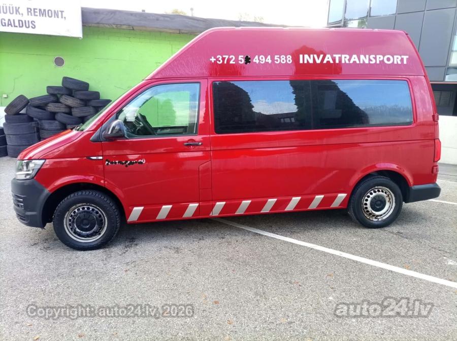Red Volkswagen Transporter 2018 in Tartu, with an engine capacity of 2.00 L and mileage of 238 thousand km for 15999 €, photo 3 on AUTOMOTO.COM.LV
