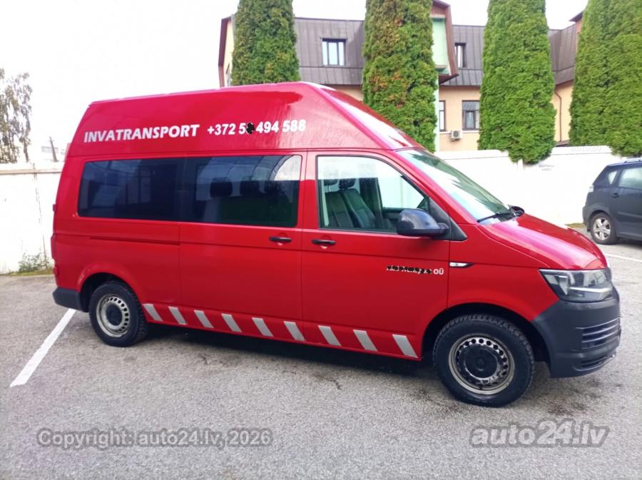 Red Volkswagen Transporter 2018 in Tartu, with an engine capacity of 2.00 L and mileage of 238 thousand km for 15999 €, photo 4 on AUTOMOTO.COM.LV