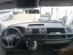 Red Volkswagen Transporter 2018 in Tartu, with an engine capacity of 2.00 L and mileage of 238 thousand km for 15999 €, photo 7 on AUTOMOTO.COM.LV