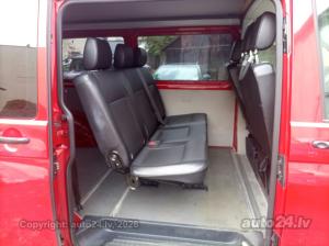 Red Volkswagen Transporter 2018 in Tartu, with an engine capacity of 2.00 L and mileage of 238 thousand km for 15999 €, photo 8 on AUTOMOTO.COM.LV