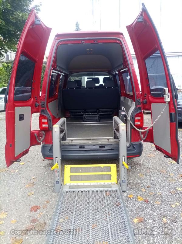 Red Volkswagen Transporter 2018 in Tartu, with an engine capacity of 2.00 L and mileage of 238 thousand km for 15999 €, photo 9 on AUTOMOTO.COM.LV