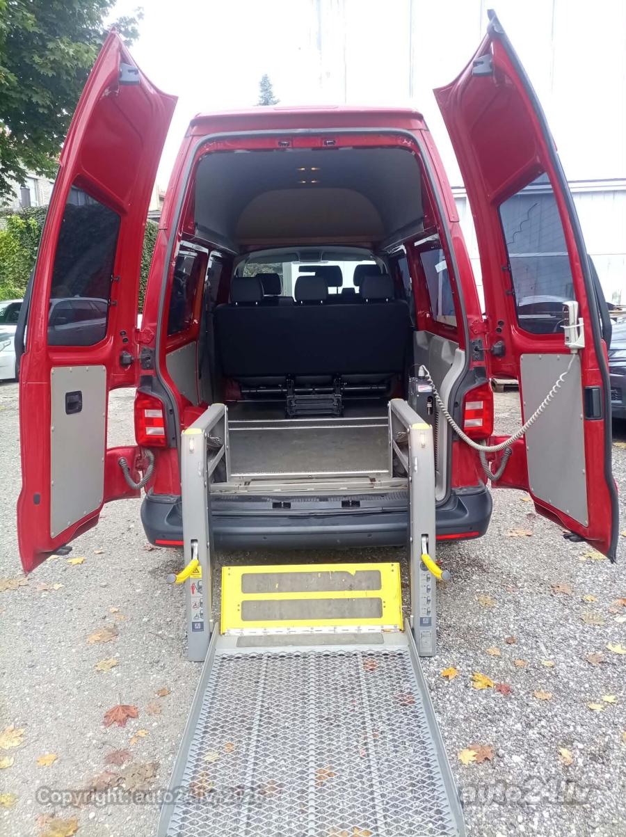 Red Volkswagen Transporter 2018 in Tartu, with an engine capacity of 2.00 L and mileage of 238 thousand km for 15999 €, photo 9 on AUTOMOTO.COM.LV