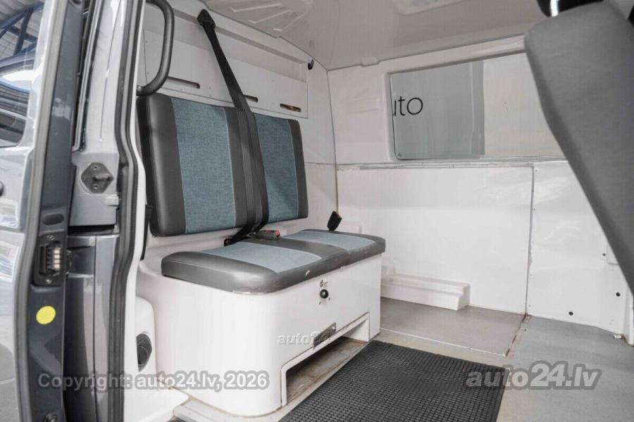 Volkswagen Transporter 2020 in Tallinn, with an engine capacity of 2.00 L and mileage of 168 thousand km for 23900 €, photo 15 on AUTOMOTO.COM.LV