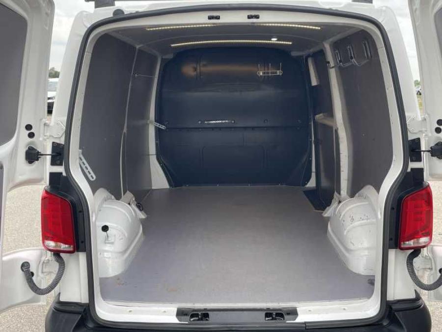 Volkswagen Transporter 2022 in Ukmerge, with an engine capacity of 1.97 L and mileage of 91 thousand km for 24900 €, photo 6 on AUTOMOTO.COM.LV