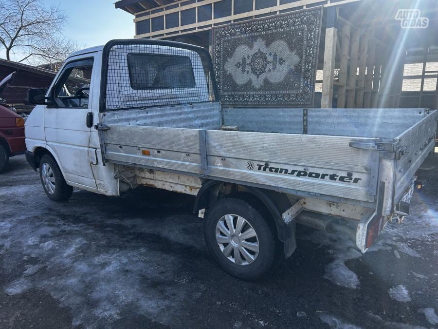 White Volkswagen Transporter 1994 in Vilnius, with an engine capacity of 2.40 L and mileage of 413 thousand km for 1400 €, photo 2 on AUTOMOTO.COM.LV