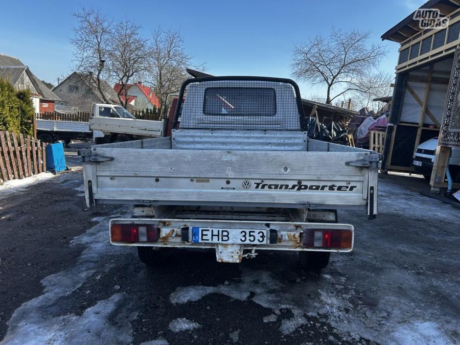 White Volkswagen Transporter 1994 in Vilnius, with an engine capacity of 2.40 L and mileage of 413 thousand km for 1400 €, photo 3 on AUTOMOTO.COM.LV