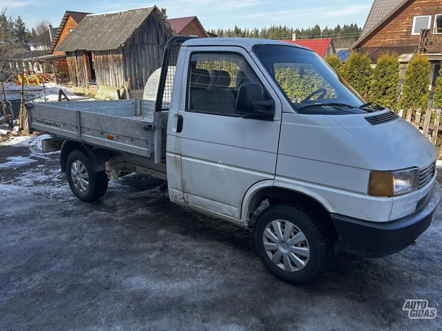 White Volkswagen Transporter 1994 in Vilnius, with an engine capacity of 2.40 L and mileage of 413 thousand km for 1400 €, photo 5 on AUTOMOTO.COM.LV