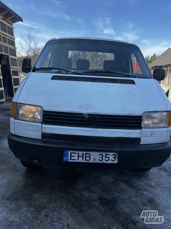 White Volkswagen Transporter 1994 in Vilnius, with an engine capacity of 2.40 L and mileage of 413 thousand km for 1400 €, photo 6 on AUTOMOTO.COM.LV