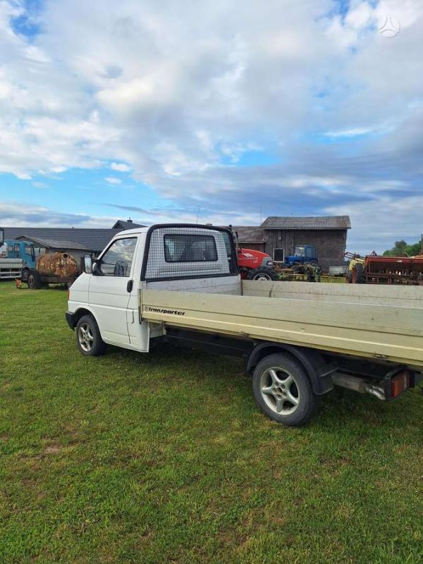 White Volkswagen Transporter 1994 in Telschi, with an engine capacity of 2.40 L and mileage of 411 thousand km for 4100 €, photo 6 on AUTOMOTO.COM.LV