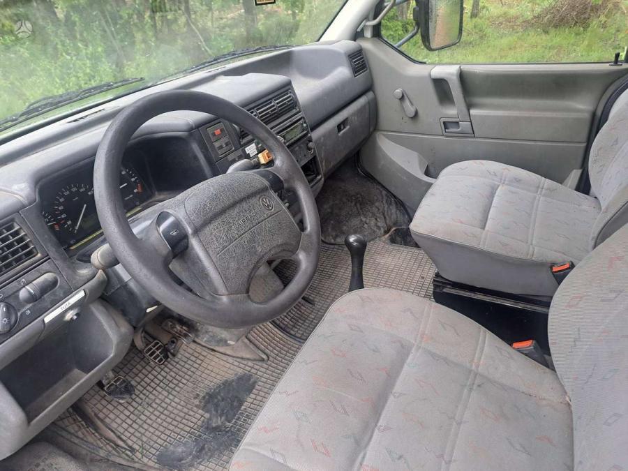 White Volkswagen Transporter 1998 in Mazeikiai, with an engine capacity of 2.50 L and mileage of 191 thousand km for 2200 €, photo 5 on AUTOMOTO.COM.LV