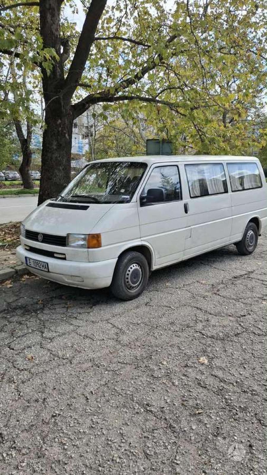 White Volkswagen Transporter 1999 in Vilnius, with an engine capacity of 2.50 L and mileage of 445 thousand km for 3300 €, photo 1 on AUTOMOTO.COM.LV