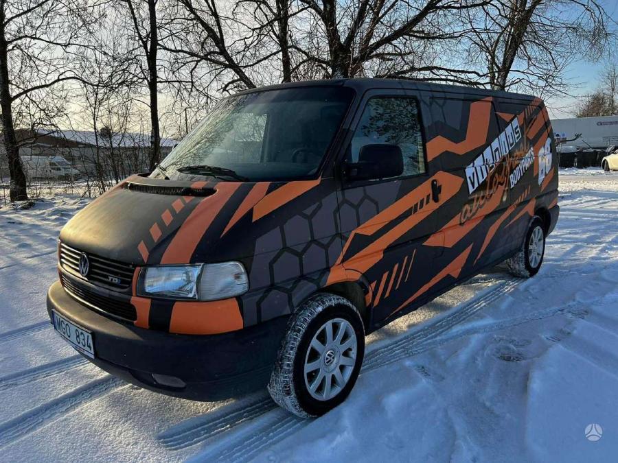 White Volkswagen Transporter 2000 in Vilnius, with an engine capacity of 2.50 L and mileage of 388 thousand km for 3500 €, photo 1 on AUTOMOTO.COM.LV