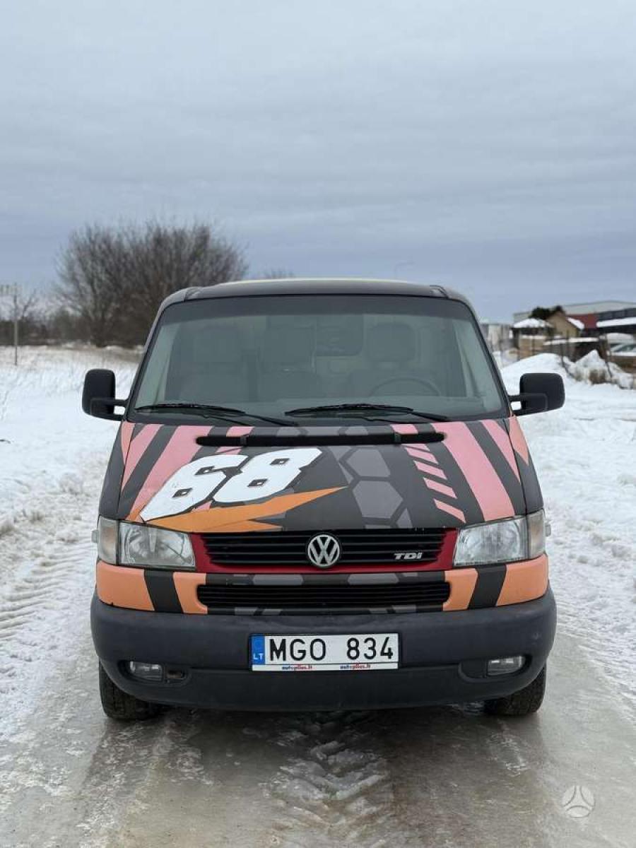 White Volkswagen Transporter 2000 in Vilnius, with an engine capacity of 2.50 L and mileage of 388 thousand km for 3500 €, photo 6 on AUTOMOTO.COM.LV