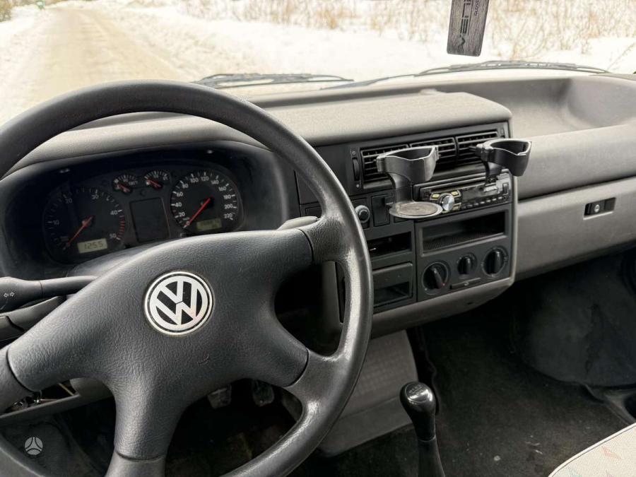 White Volkswagen Transporter 2000 in Vilnius, with an engine capacity of 2.50 L and mileage of 388 thousand km for 3500 €, photo 16 on AUTOMOTO.COM.LV