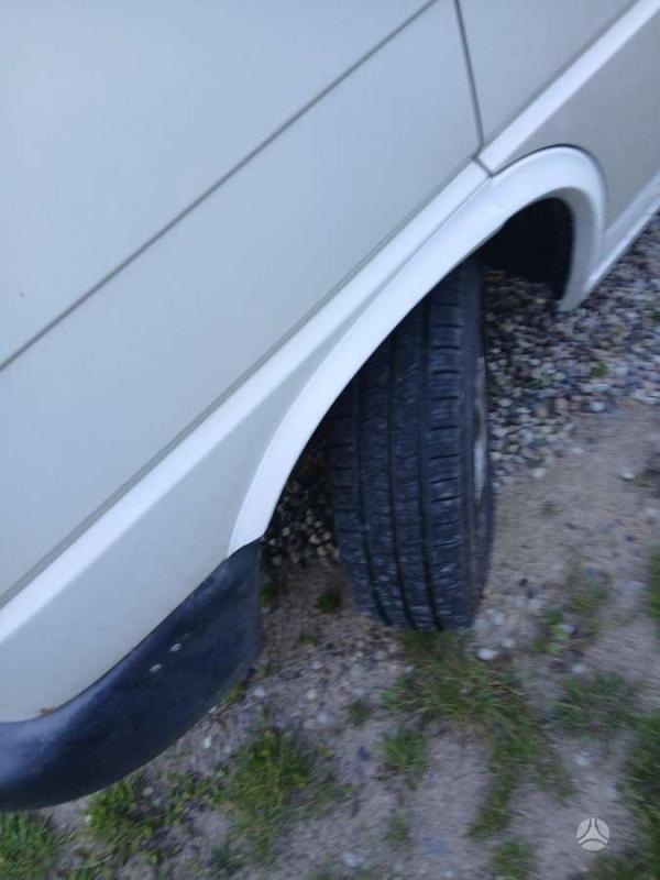 White Volkswagen Transporter 2000 in Vilnius, with an engine capacity of 2.50 L and mileage of 354 thousand km for 2750 €, photo 4 on AUTOMOTO.COM.LV