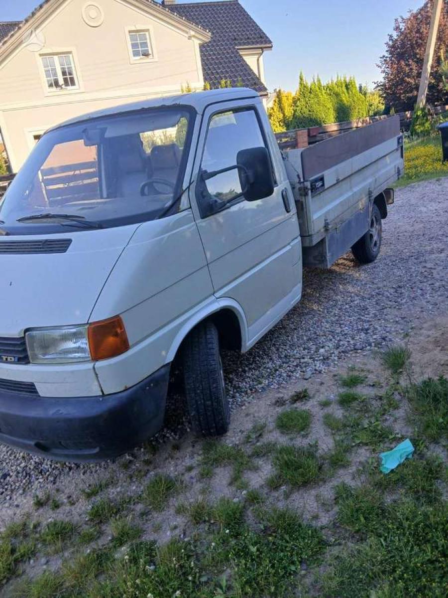 White Volkswagen Transporter 2000 in Vilnius, with an engine capacity of 2.50 L and mileage of 354 thousand km for 2750 €, photo 7 on AUTOMOTO.COM.LV