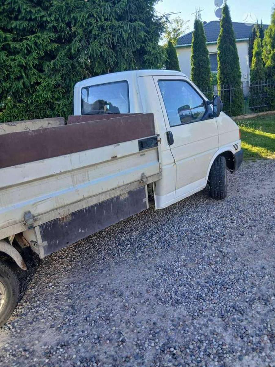 White Volkswagen Transporter 2000 in Vilnius, with an engine capacity of 2.50 L and mileage of 354 thousand km for 2750 €, photo 8 on AUTOMOTO.COM.LV