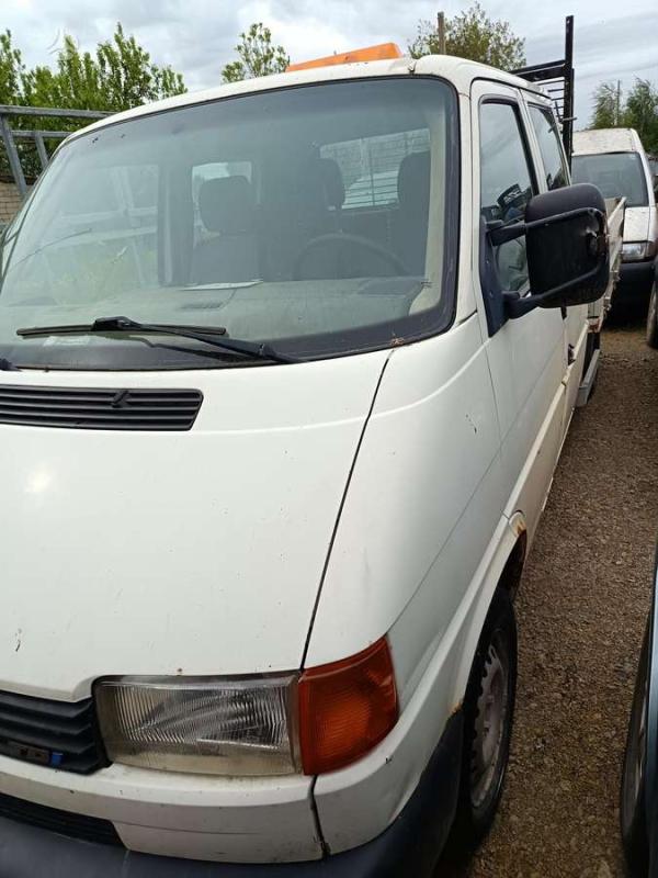 White Volkswagen Transporter 2001 in Radviliskis, with an engine capacity of 2.46 L and mileage of 1 thousand km for 2270 €, photo 2 on AUTOMOTO.COM.LV