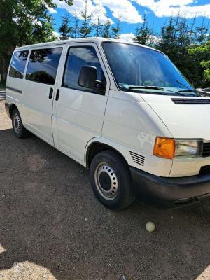 Balts Volkswagen Transporter 2001 Kelmė, ar dzinēja tilpumu 2.46 L un nobraukumu 450 tūkst. km par 2850 €, foto  vietnē AUTOMOTO.COM.LV