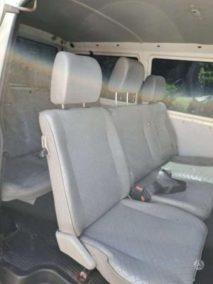 White Volkswagen Transporter 2001 in Kelme, with an engine capacity of 2.46 L and mileage of 450 thousand km for 2850 €, photo 6 on AUTOMOTO.COM.LV