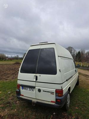 White Volkswagen Transporter 2001 in Kupiskis, with an engine capacity of 2.50 L and mileage of 431 thousand km for 3100 €, photo 4 on AUTOMOTO.COM.LV