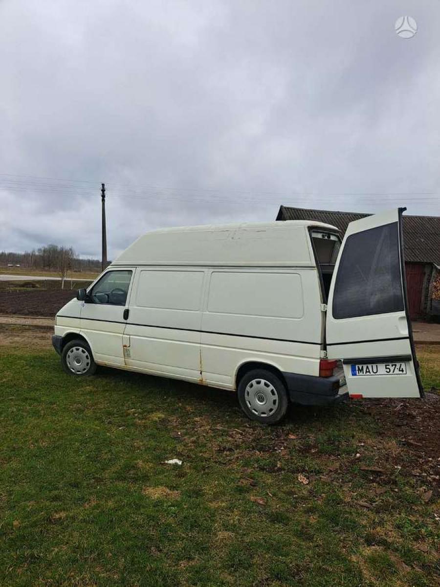 White Volkswagen Transporter 2001 in Kupiskis, with an engine capacity of 2.50 L and mileage of 431 thousand km for 3100 €, photo 5 on AUTOMOTO.COM.LV