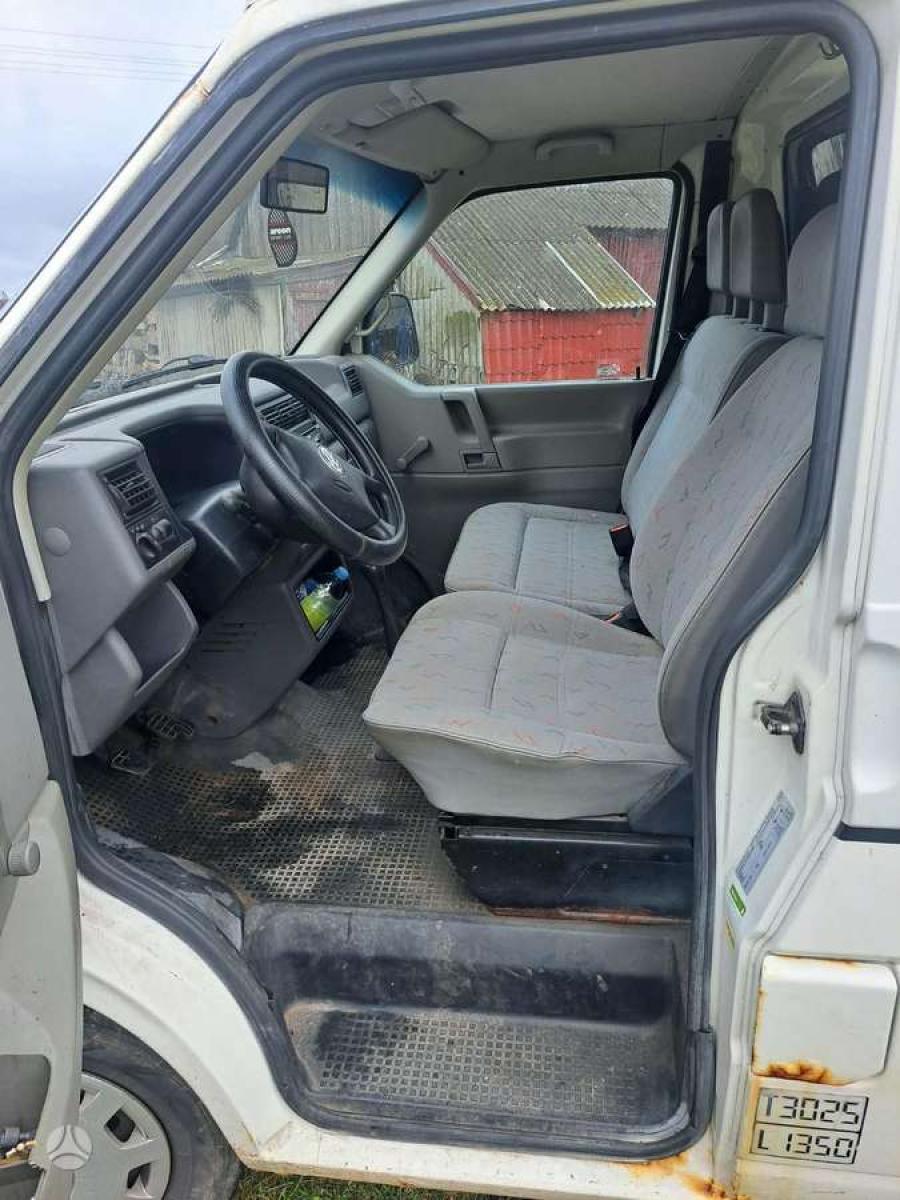 White Volkswagen Transporter 2001 in Kupiskis, with an engine capacity of 2.50 L and mileage of 431 thousand km for 3100 €, photo 7 on AUTOMOTO.COM.LV