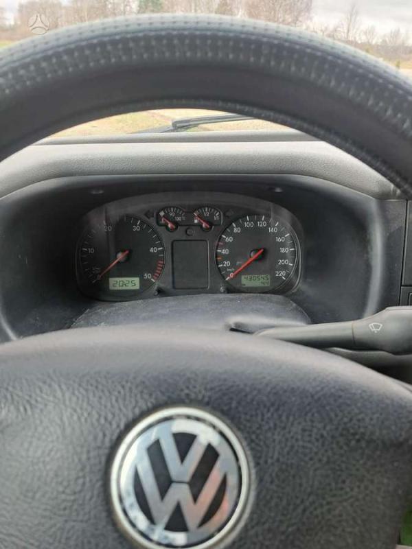 White Volkswagen Transporter 2001 in Kupiskis, with an engine capacity of 2.50 L and mileage of 431 thousand km for 3100 €, photo 8 on AUTOMOTO.COM.LV