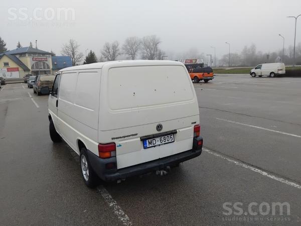 White Volkswagen Transporter 2002 in Kuldiga, with an engine capacity of 2.50 L and mileage of 364 thousand km for 3300 €, photo 3 on AUTOMOTO.COM.LV