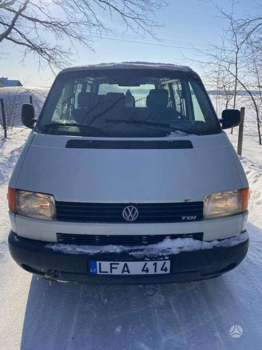 White Volkswagen Transporter 2002 in Mazeikiai, with an engine capacity of 2.50 L and mileage of 421 thousand km for 3150 €, photo 2 on AUTOMOTO.COM.LV